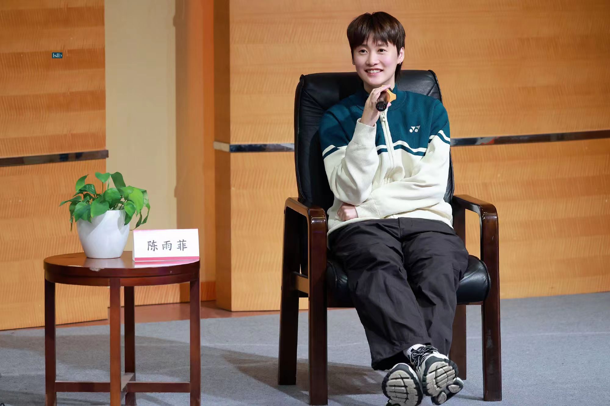 上体学子、东京奥运会冠军陈雨菲返校 分享羽球人生-上海体育大学